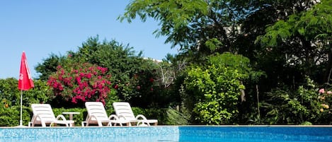 2 piscinas exteriores