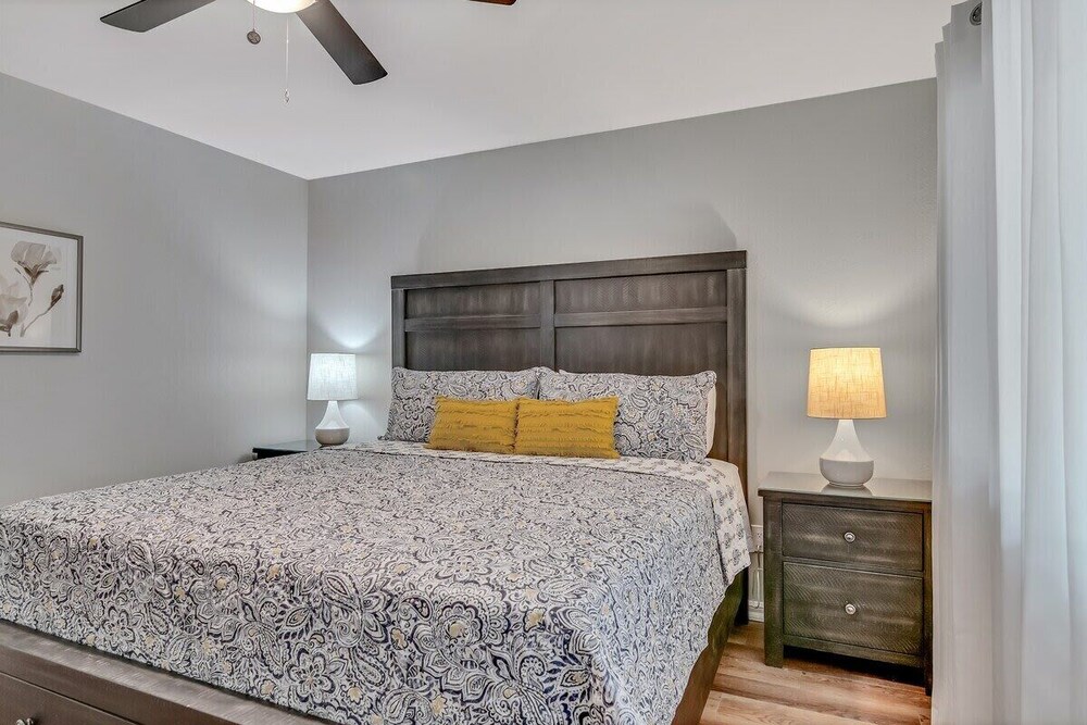 Renovated Luxury! Indoor And Outdoor Pools! - Branson, MO