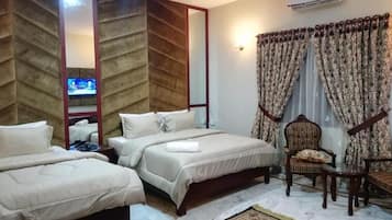 Quarto triplo luxo | Ferros/tábuas de passar roupa, Wi-Fi de cortesia, roupa de cama