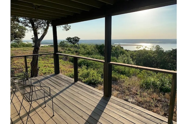 Adorable Mesa Top Cabin (South Cabin) - Meridian, TX