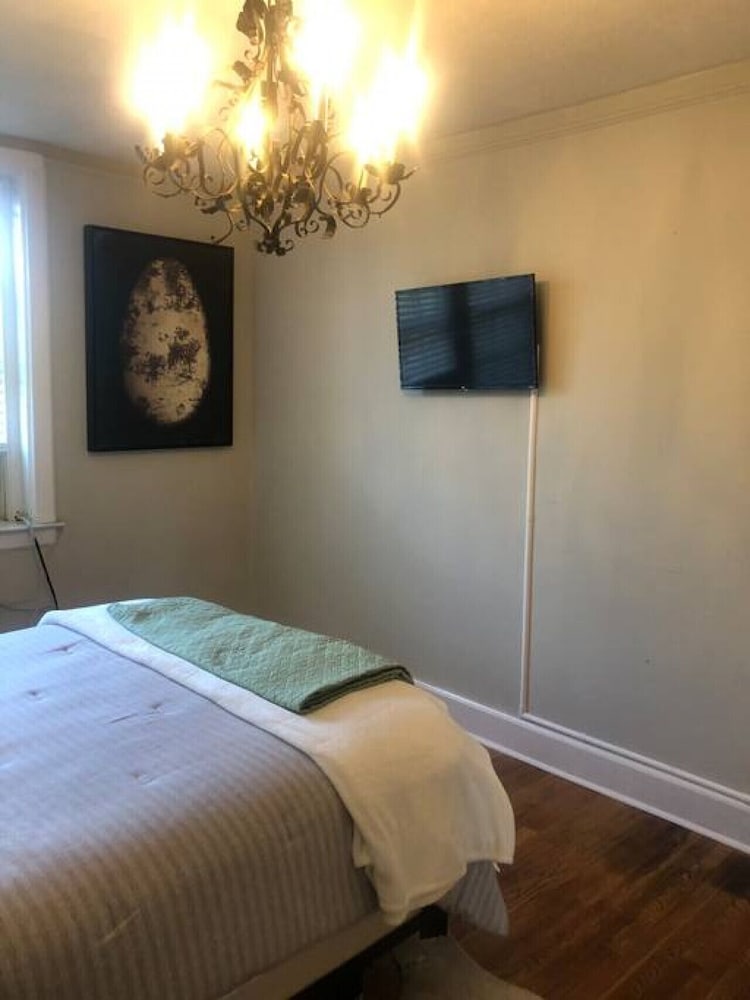Fisher Park Condo On Elm St., New Kitchen, 1 Mile From Downtown - Greensboro, NC