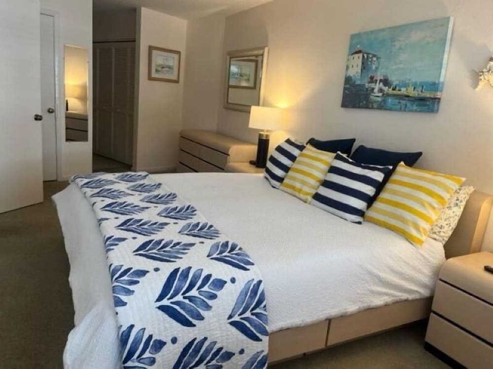 Cozy Cabana Unit In Waterfront Resort - Marco Island, FL