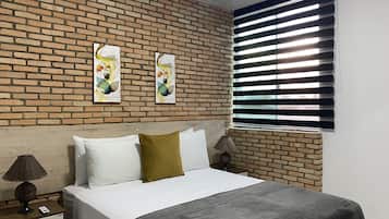 Quarto Duplo Deluxe | Com decoração personalizada, com mobília individualizada, secretária