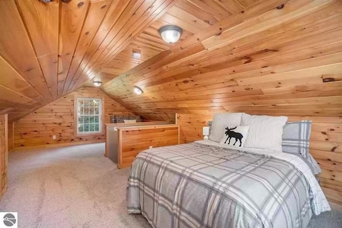 Perfect Up North Getaway - Elk Rapids, MI