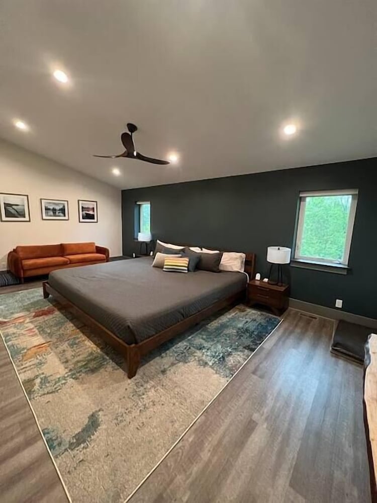 Modern Barndominium On 16 Acres In Sugar Creek Wi - Kettle Moraine State Forest, Whitewater