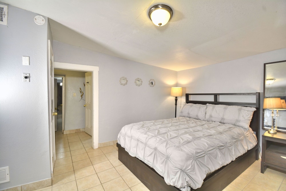Entire Home Centrally Located Near Bel Air Unit 3 - El Paso, TX