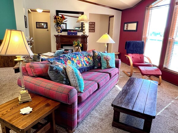 Be Well Bunkhouse - Tranquil Home With Rustic Charm & Homey Touches - Kearney, NE