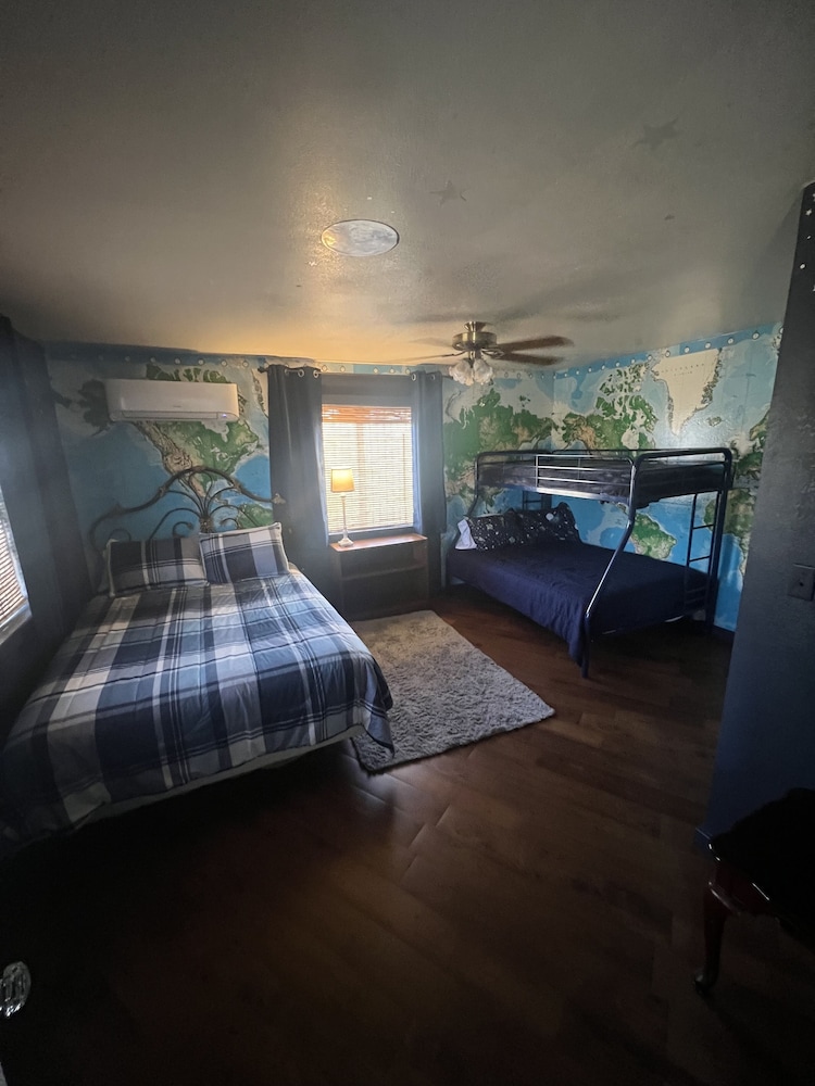 Historical Colonial Home With Pool, Close To Park & Downtown Mena. - Mena, AR
