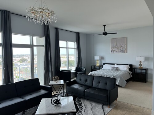 Gulf Coast Chalet-luxury Condo, Gorgeous Views! - Texas City, TX