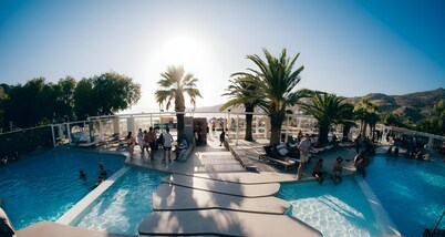 FarOut BeachClub - Rooms & Camping