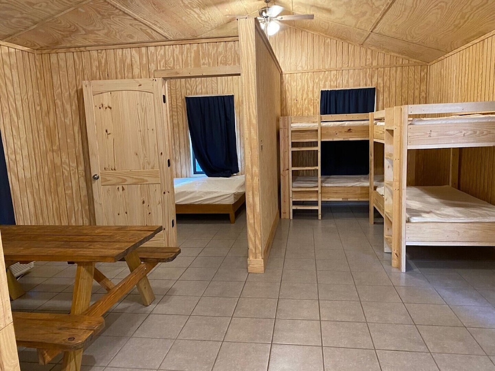 Zubers - Ca -L Cabin L - Leakey, TX