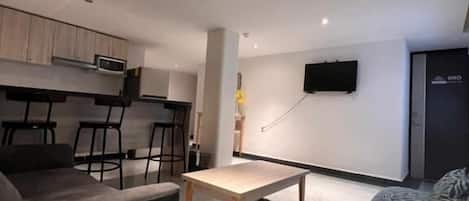 Apartamento Standard, 4 quartos | 1 quarto, com mobília individualizada, secretária