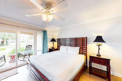 Charming Dog-friendly Condo With Pool, Tennis, Central Ac, & Washer/dryer - Destin, FL