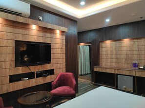 Quarto Royal | Roupa de alta qualidade, secretária, cortinas/cortinados opacos