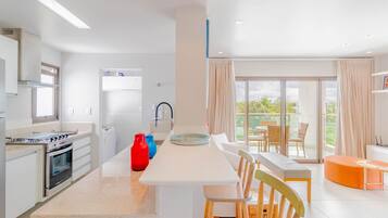 Apartamento | Cozinha privada | Geladeira, micro-ondas, cafeteira/chaleira, liquidificador