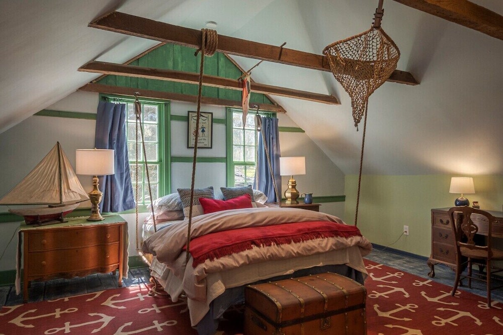 Welcome To Williams Home & Smith Cottage- A Nautical New England Inspiration! - Mystic, CT
