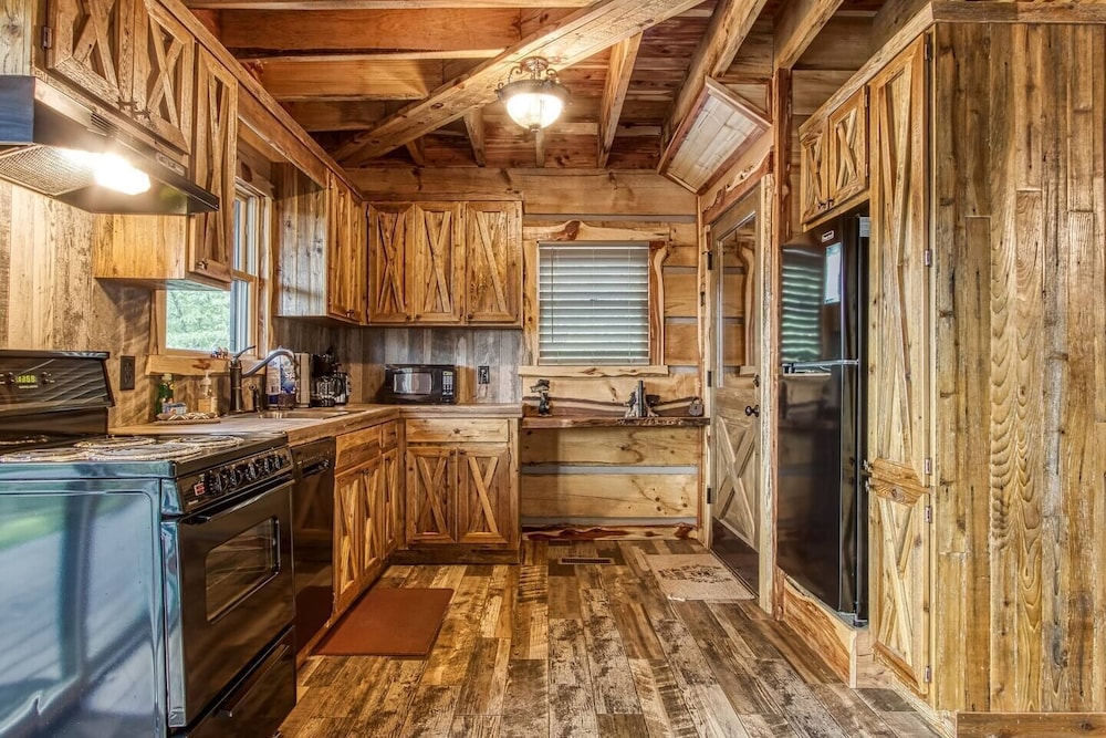 The Log Castle~stunning Mountain Views~hot Tub - Sevierville, TN