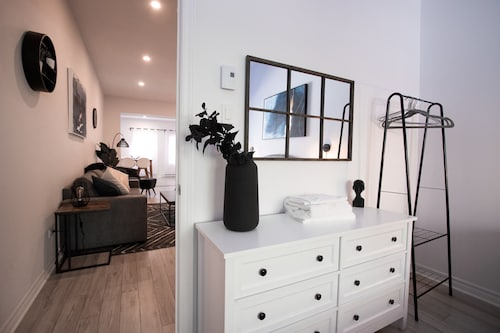 Blue&gold✦legalairbnb✦st-laurent✦selfcheckin✦ - Montreal