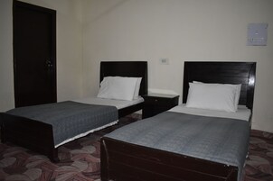 Quarto Twin | Secretária adequada para computadores portáteis, Wi-fi grátis 