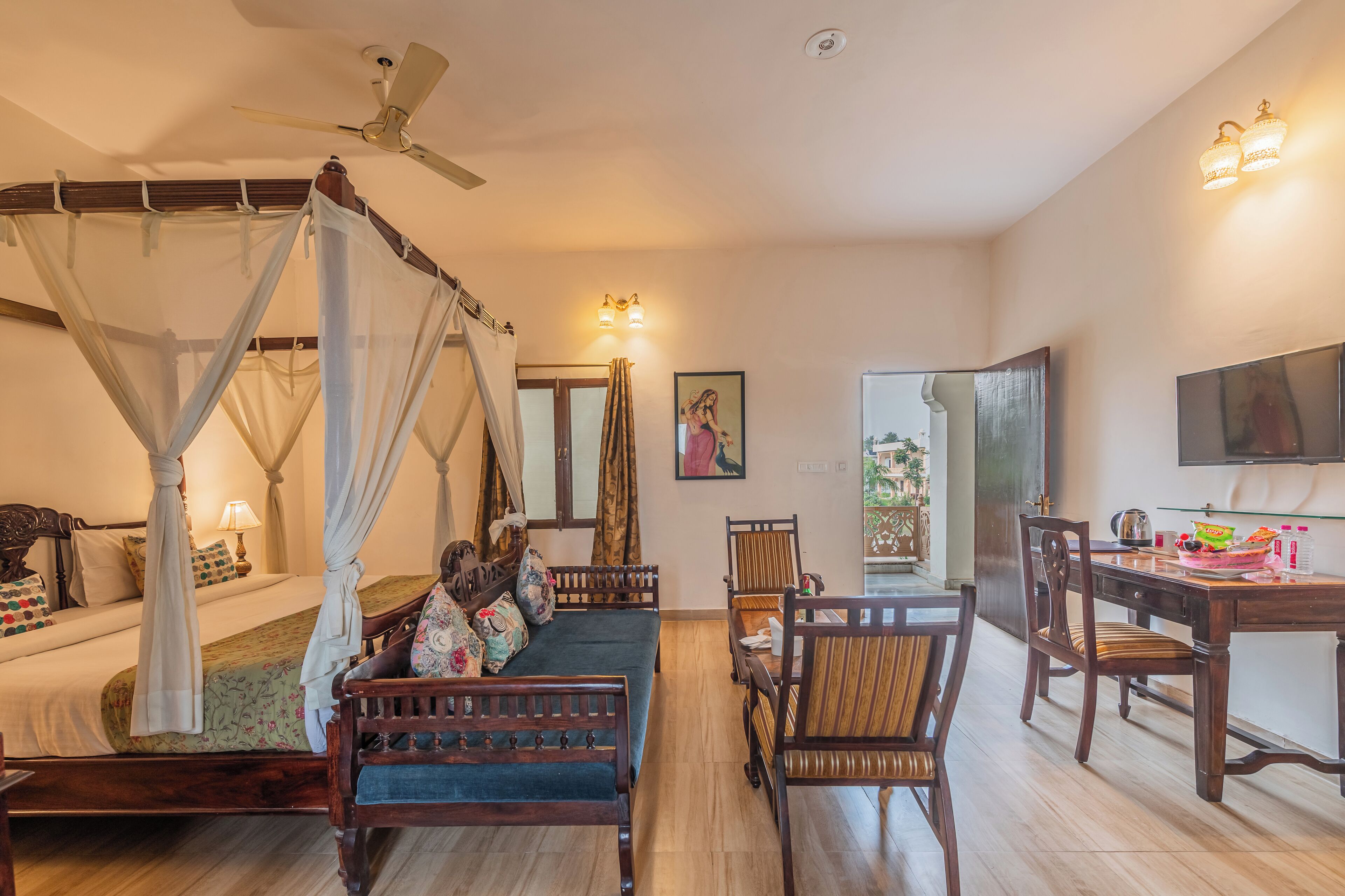 Quarto família | Cofres nos quartos, escrivaninha, ferros/tábuas de passar roupa