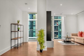 Apartamento standard, 1 quarto, para não fumantes, cozinha americana | Área de estar | TV LED 32 polegadas com canais via satélite, TV