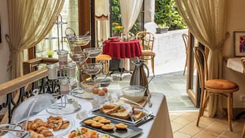 Pequeno-almoço tipo buffet diário incluído