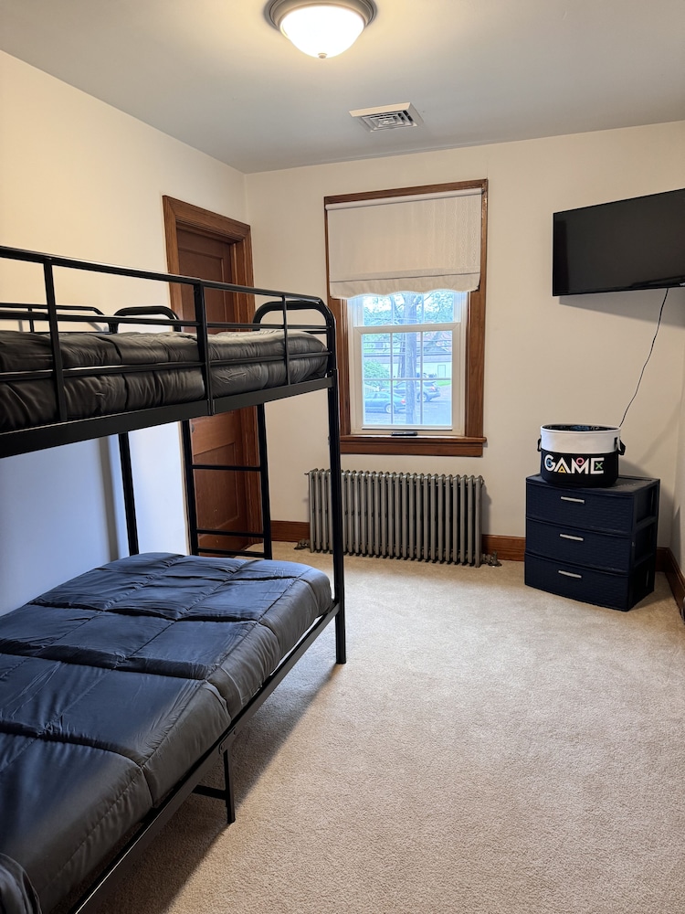 Game Room With Foosball And Arcade! Lots Of Parking! Perfect For Groups!! - Hershey, PA