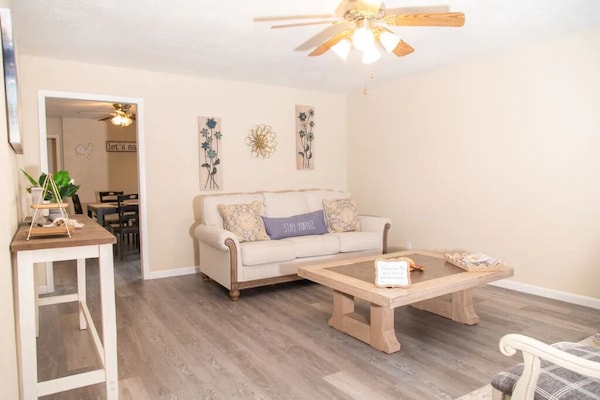 4 Bdrm Duplex Centrally Located Attached Garage - Boot Hill Casino & Resort