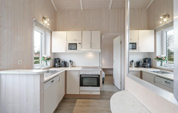 Casa (Frische Brise 21 - Dorf 3) | Cozinha privada | Um frigorífico, utensílios de cozinha 