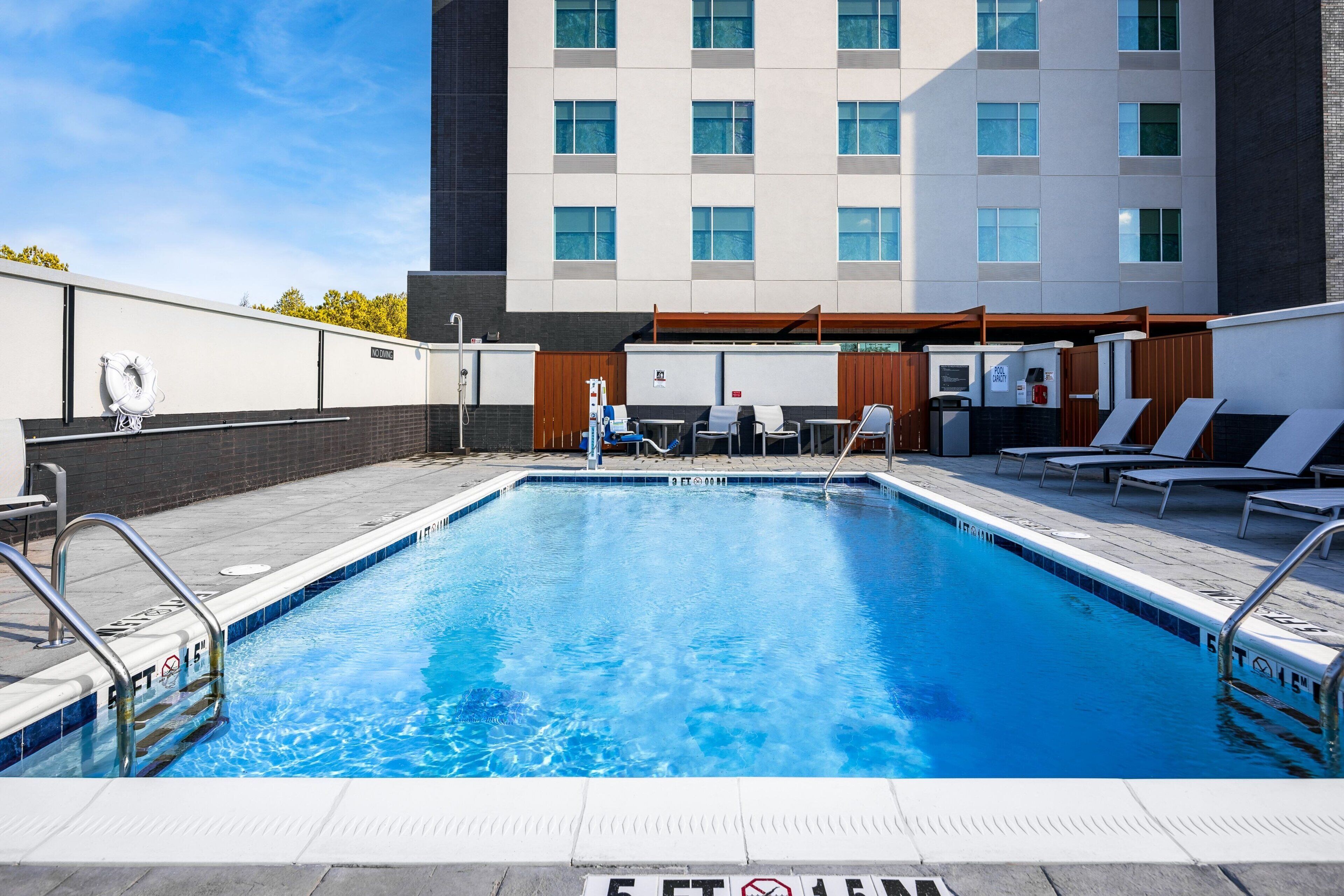 Piscina exterior sazonal 