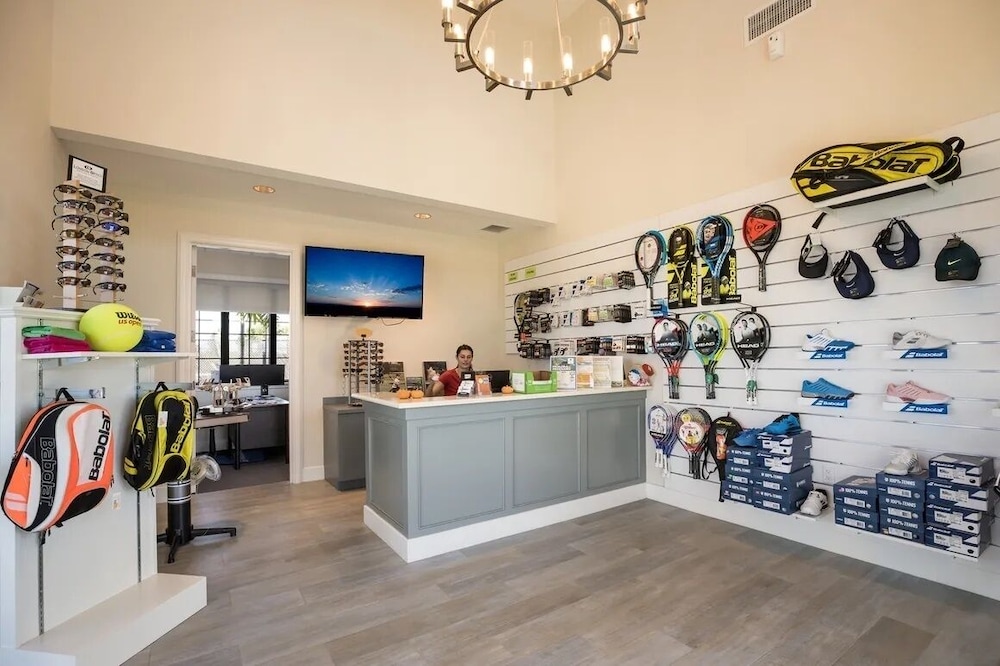 Golf, Pools, Shops In Highly Desired Lakewood National Golf Club - Lakewood Ranch, FL