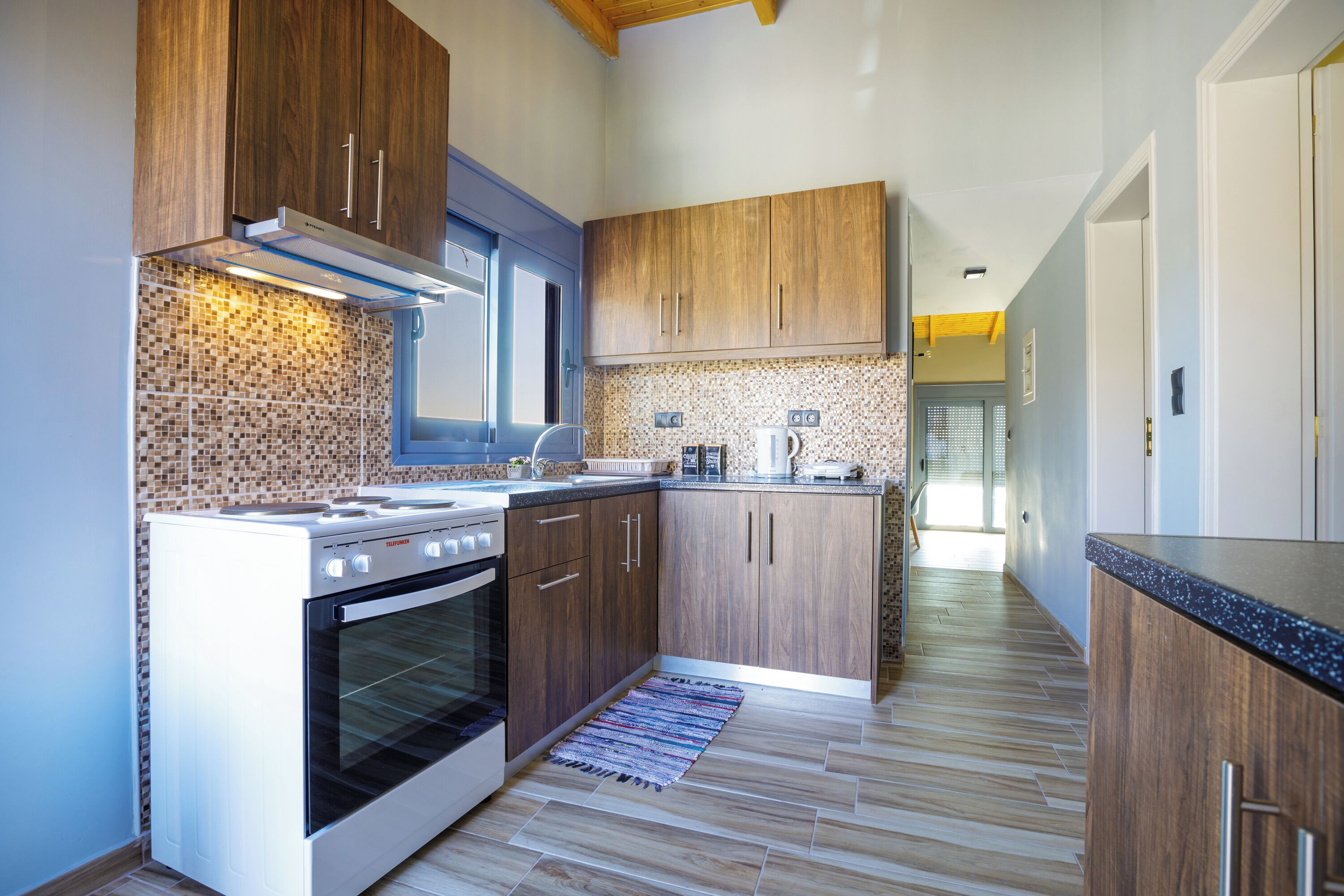 Geladeira, fogão, cooktop, cafeteira/chaleira