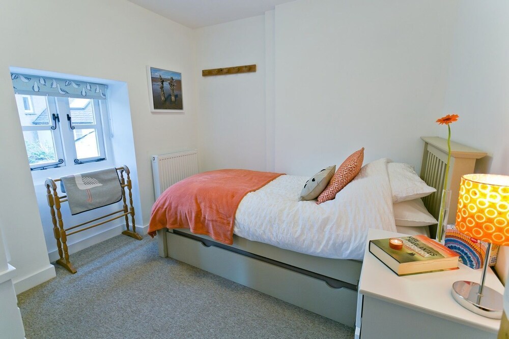 Melvin Cottage - A Coastal That Sleeps 5 Guests In 3 Bedrooms - Beaumaris
