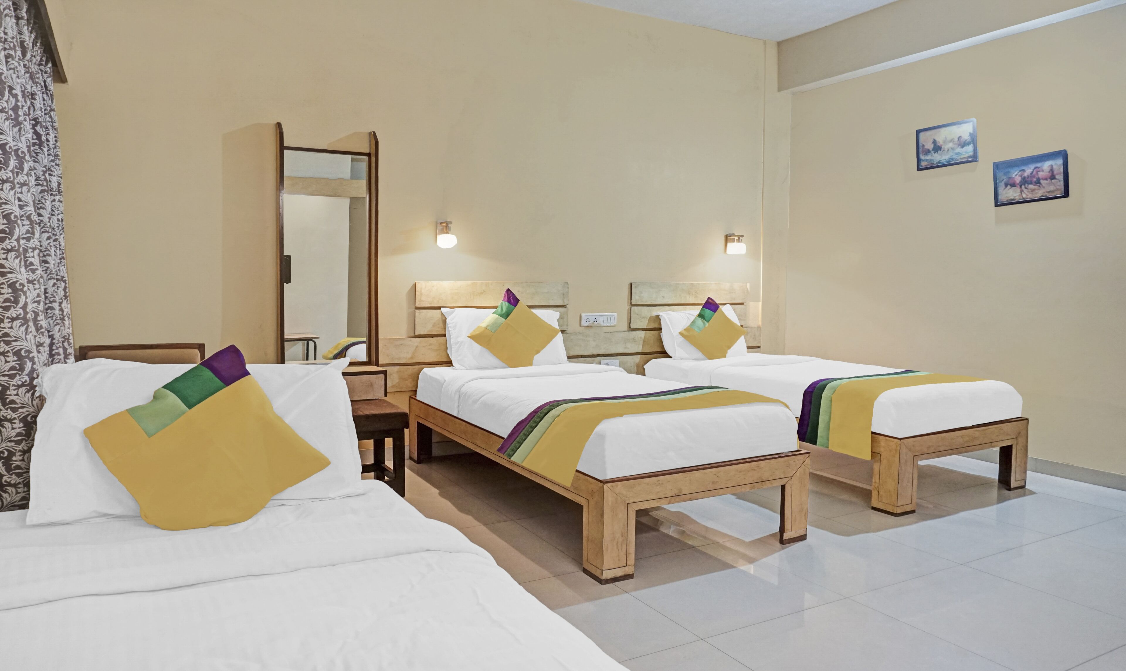 Quarto Duplo Deluxe | Secretária, ferro/tábua de engomar 