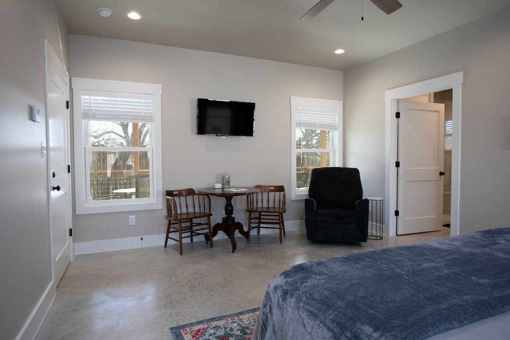 Wine Not? | Hot Tub | 2 Blocks To Main - Fredericksburg, TX