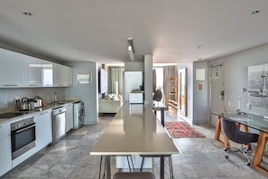 Apartamento (2 Bedrooms) | Cozinha privada | Mesas de jantar