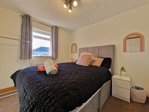 Casa superior, banheiro privativo | 4 quartos