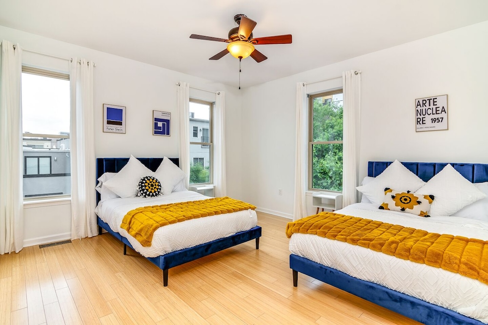 Bright & Spacious Suites - 8br+patio Sleeps 16! - Philadelphia, PA