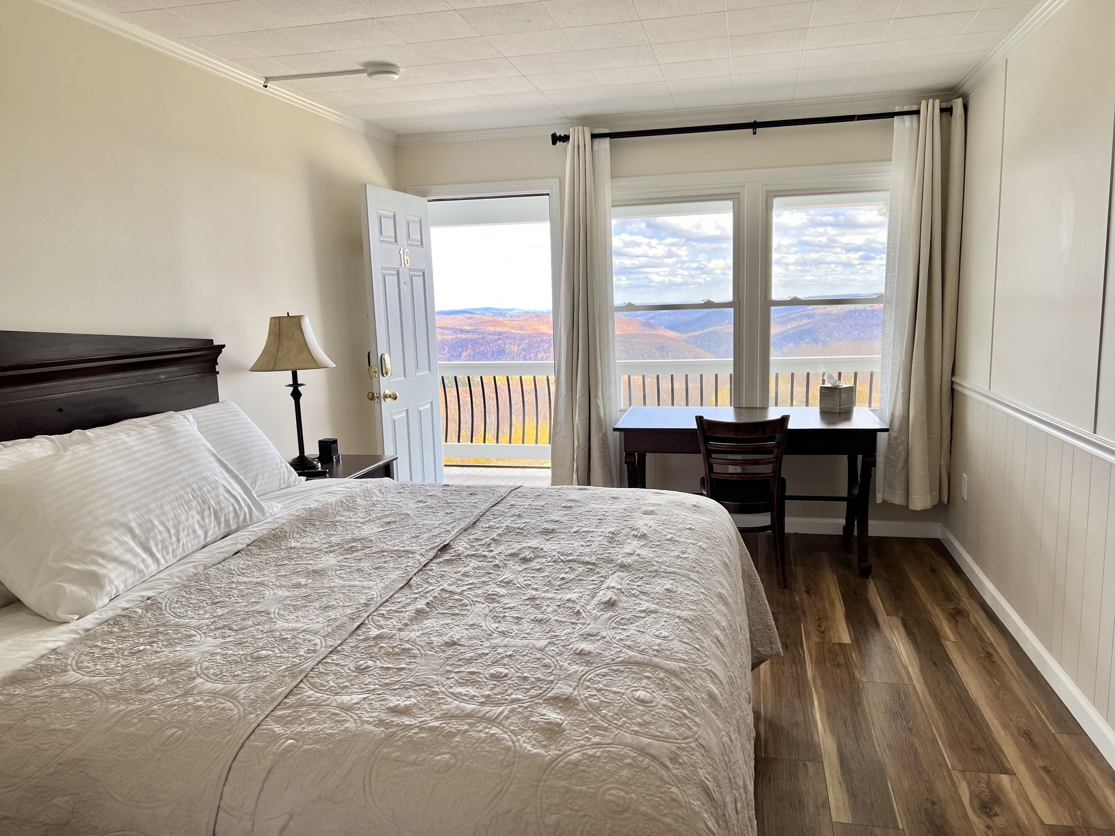 Cofre no quarto, secretária, Wi-fi grátis, roupa de cama fornecida 