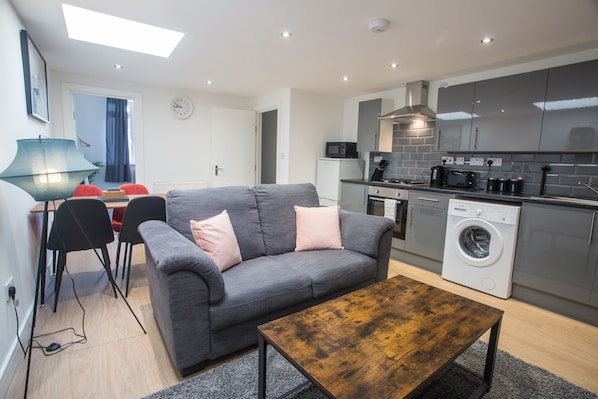 Apartamento, banheiro privativo | Lounge