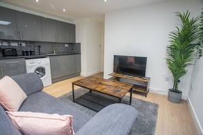 Apartamento, banheiro privativo | Lounge