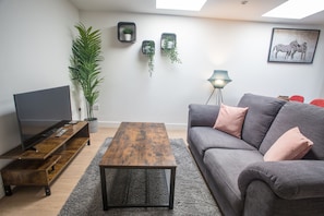 Apartamento, banheiro privativo | Lounge