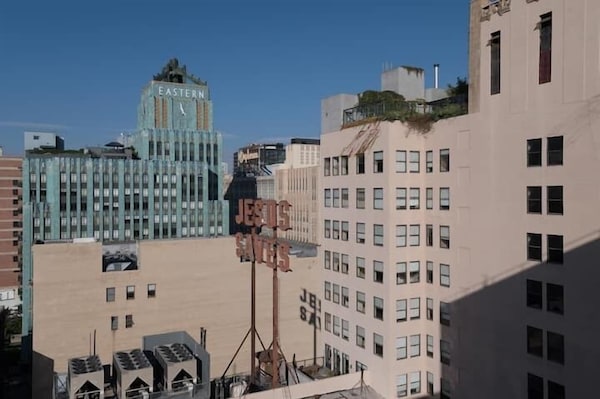 T-luxury Condo-free Parking-rooftop Pool & Spa - Los Angeles, CA