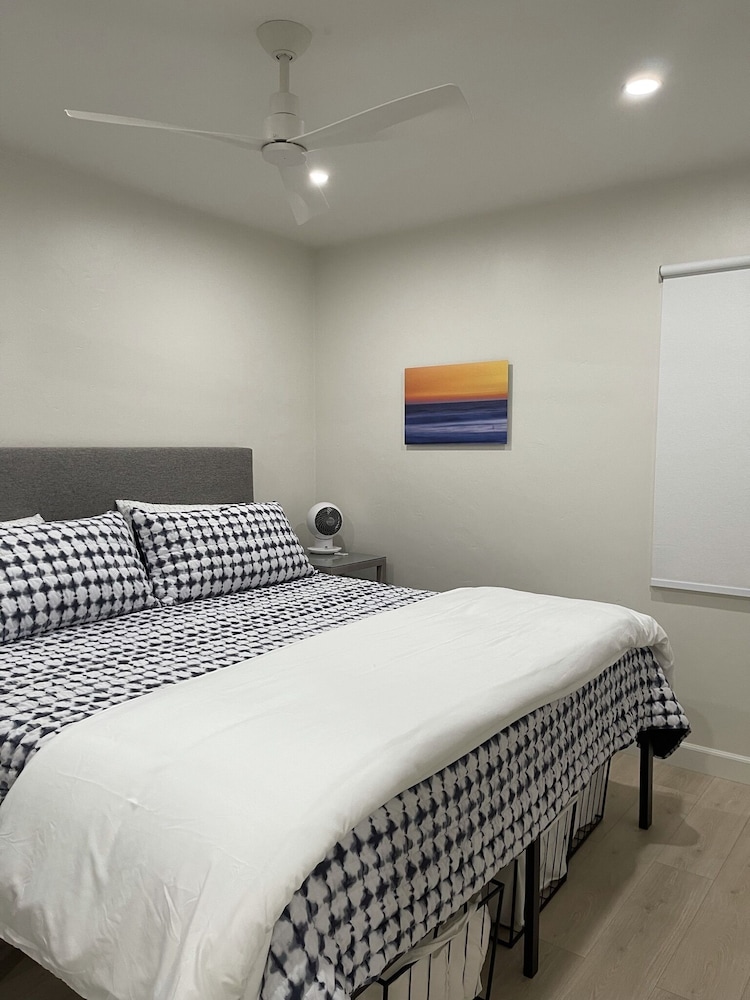 Steps To The Beach,newly Remodeled Ocean Views, Luxury Living At Its Best! - Manhattan Beach, CA