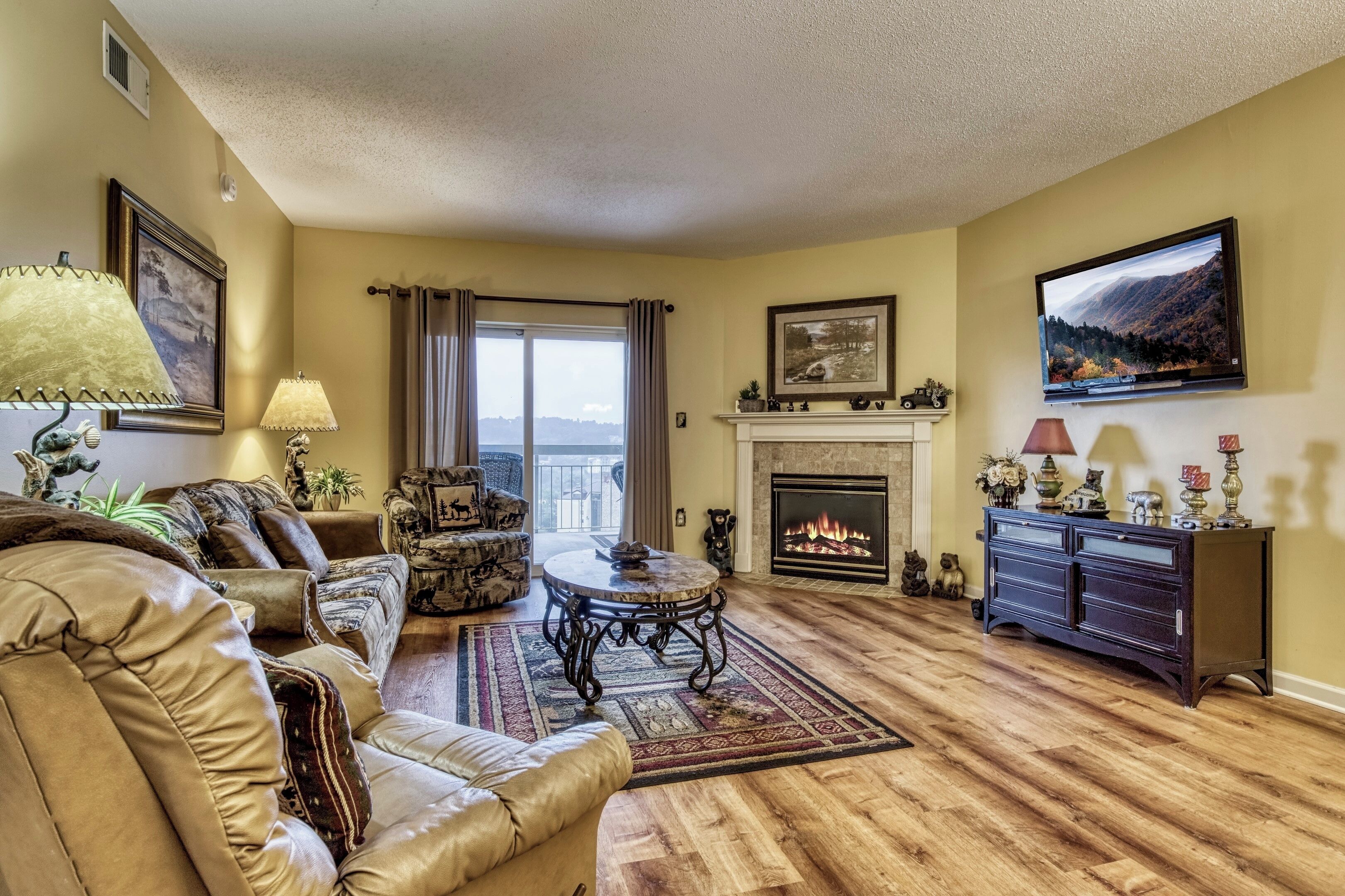 Free Dollywood Ticket  City View  Lazy River  Whispering Pines 242 - Tennessee