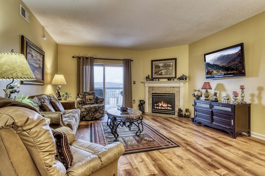 Free Dollywood Ticket City View Lazy River Whispering Pines 242 - Tennessee