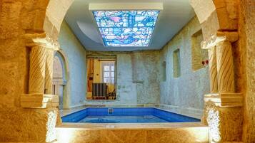 Suite Executiva, piscina privativa | Lençóis de algodão egípcio, roupa de alta qualidade, minibar