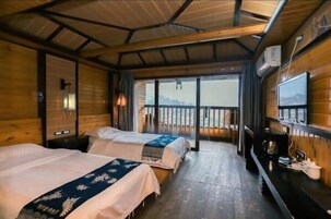 Quarto Triplo Elite | Wi-fi grátis, roupa de cama fornecida 