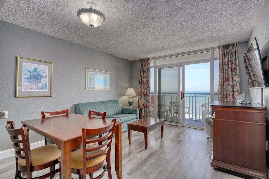 Rt-0906 Oceanfront 2-bedroom Condo In Myrtle Beach - Sleeps 8 - Myrtle Beach, SC