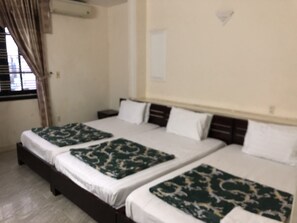 Quarto Familiar | Secretária, Wi-fi grátis, roupa de cama fornecida